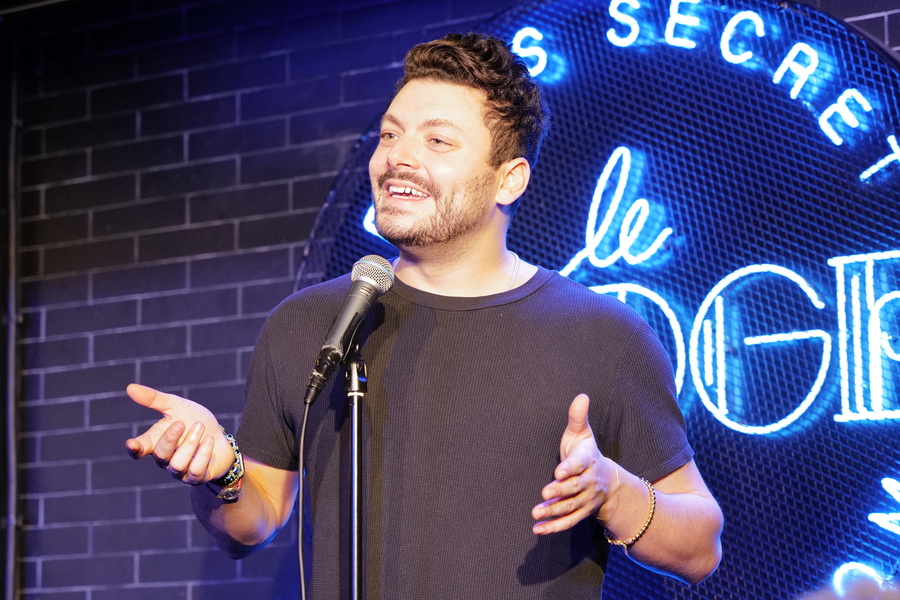 Le Fridge Bruxelles lance « Le Kev & Friends » à bruxelles • LN Radio